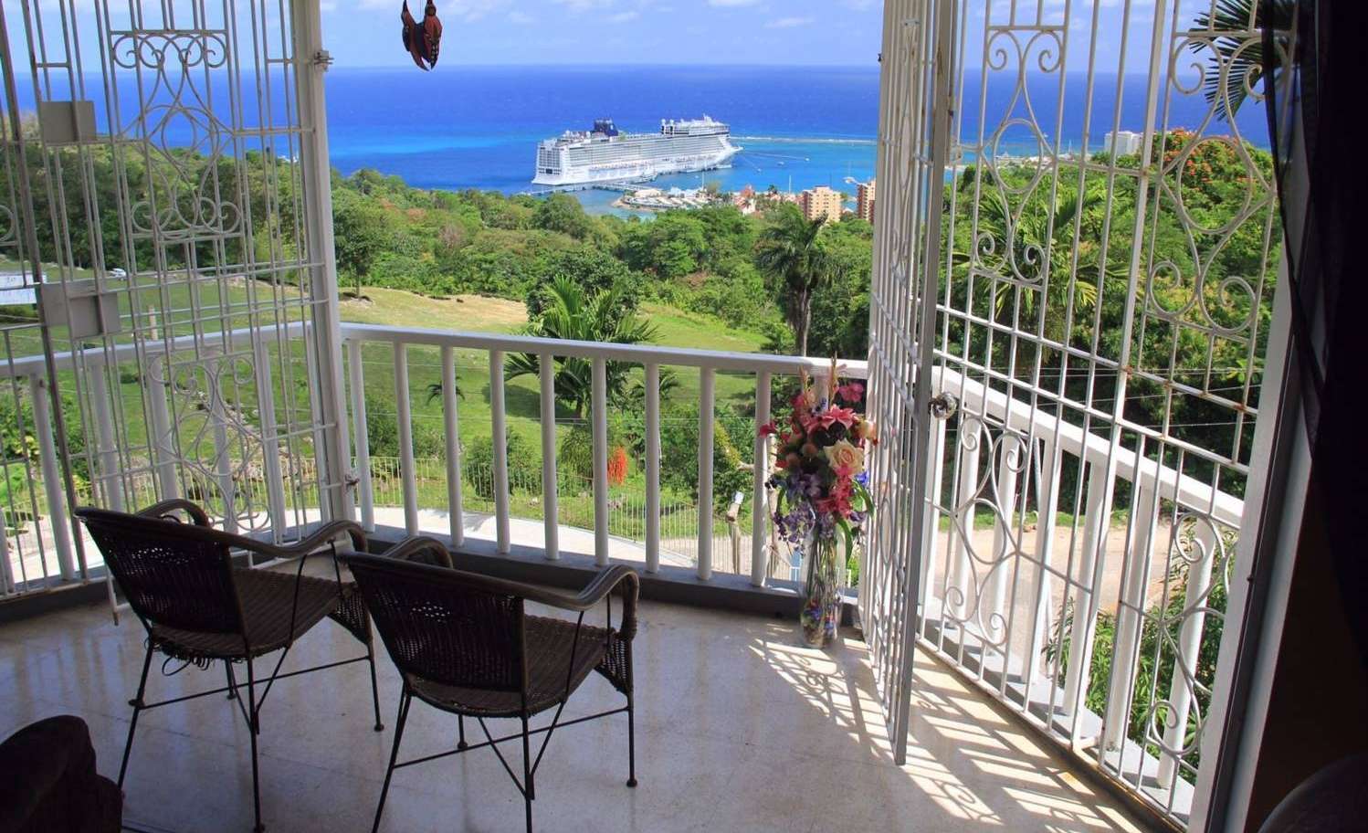 Csompo friendly guest house swimming pool and great views
